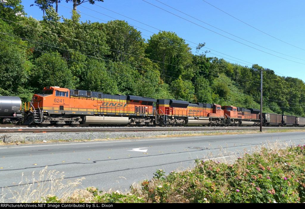 BNSF 6241 Northbound loaded coal at Bayside